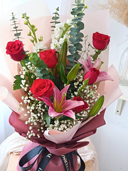 Valentine's Premium Flower Bouquet (Negeri Sembilan Delivery Only) - V ...