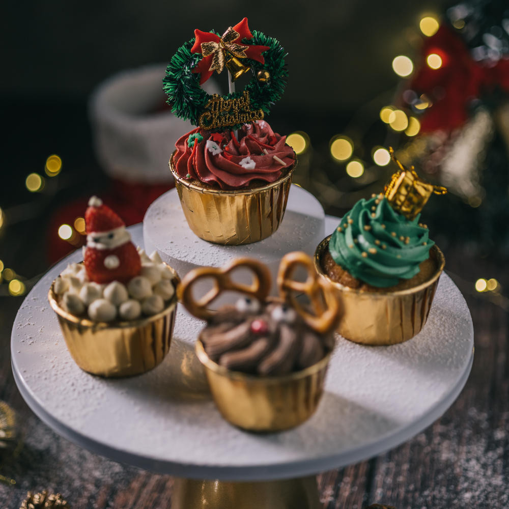 Christmas Strawberry Tree Cake + Xmas Snack Box / Cupcakes Set | (Klan ...