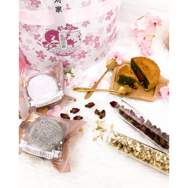 月圆团圆 Reunion Japanese Sakura Style Mooncake with Sake gift set | Giftr ...