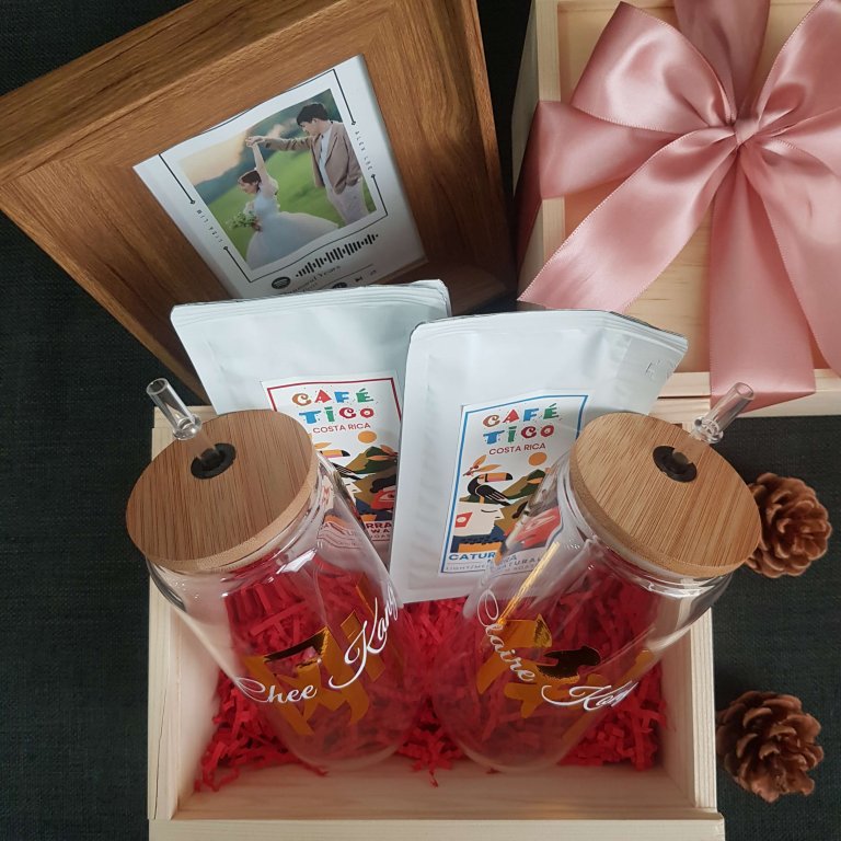 Couple Gift Set: Two Of Us (Klang Valley Delivery) | Giftr - Malaysia's ...