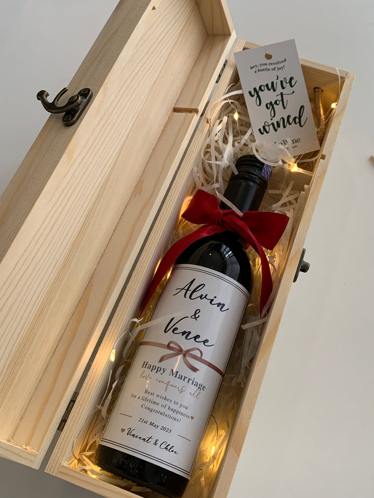 Mini Red Wine (375ml) Gift Set with Personalised Name and Message (Wes ...