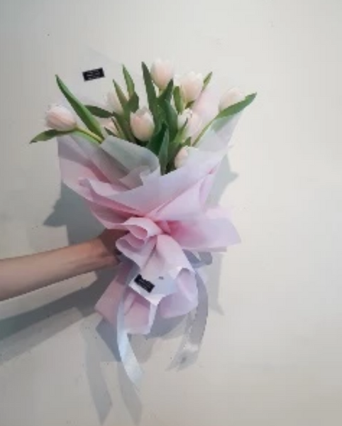 Tierno Tulipán Flower Bouquet (Johor Bahru Delivery only) | Giftr ...